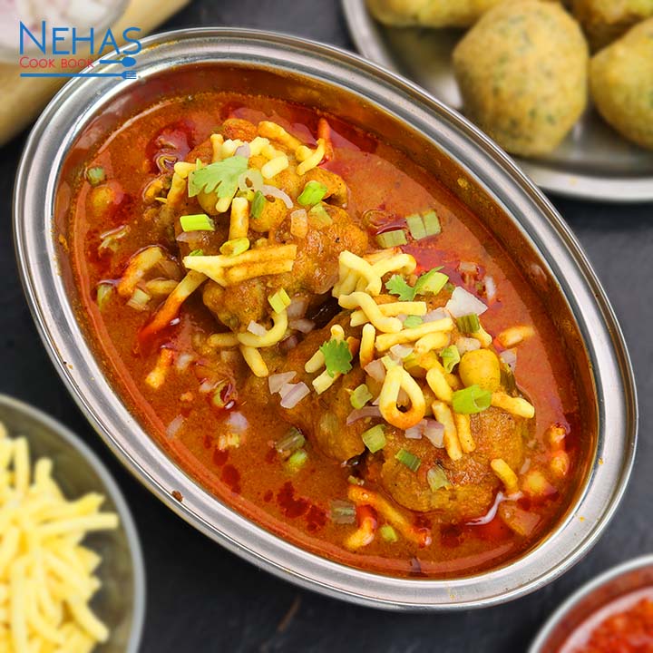 Bhajiya usal recipe | street style vada usal | vadodara street food ...