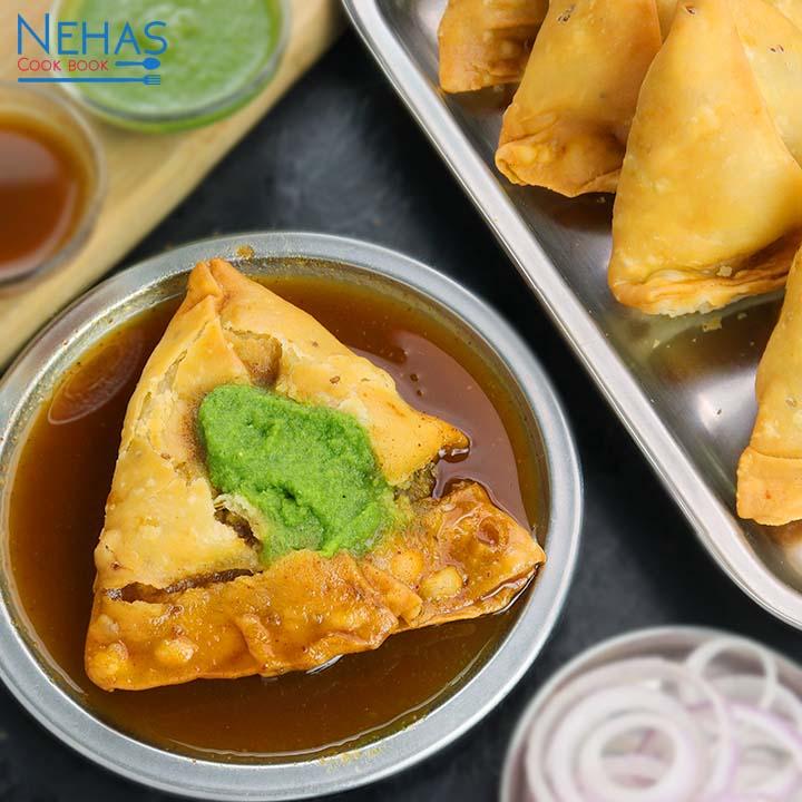 Samosa With Chutney