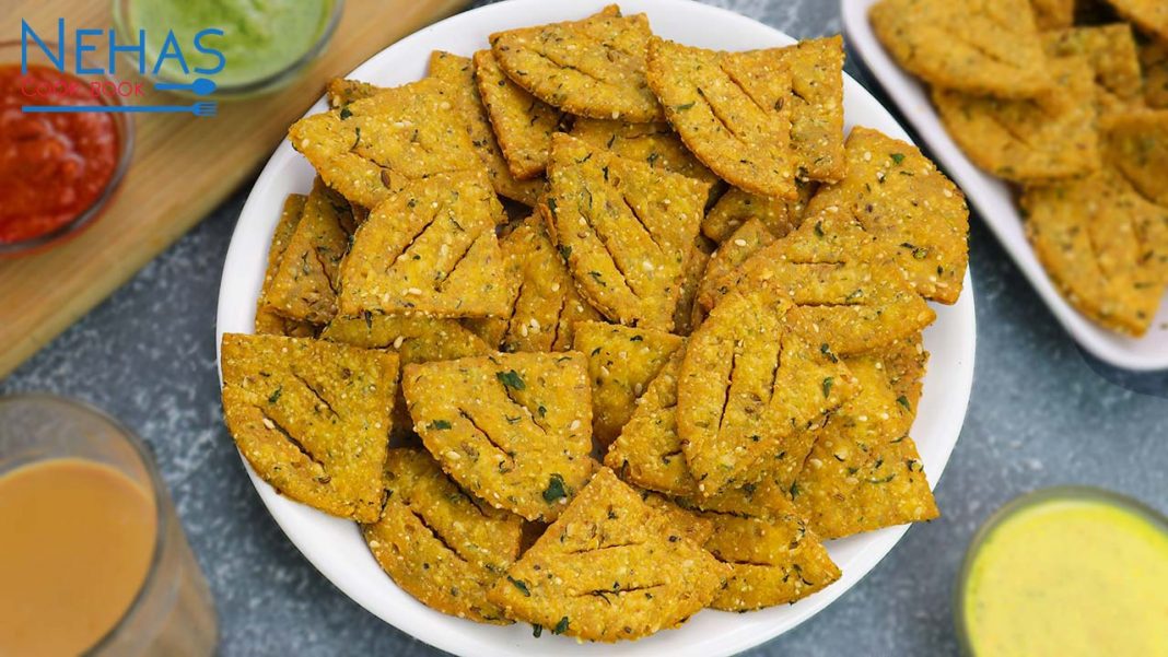 Crispy methi nasta recipe | methi triangles | masala methi chips ...
