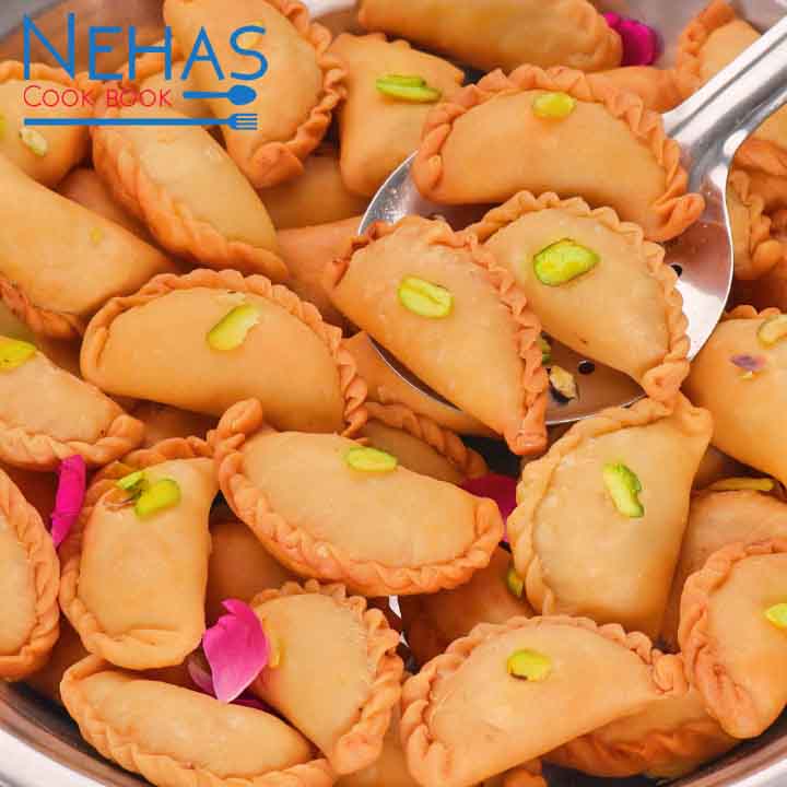 Meetha ghughra with tips | Gujarati meetha ghughra | sooji gujiya ...